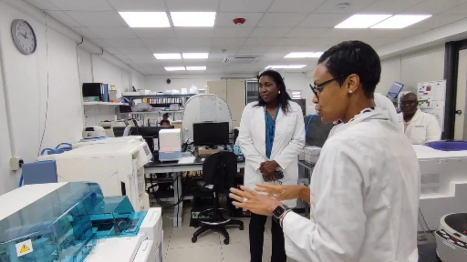 Minister Veronica Jansen Webster Visits St. Maarten Laboratory Services